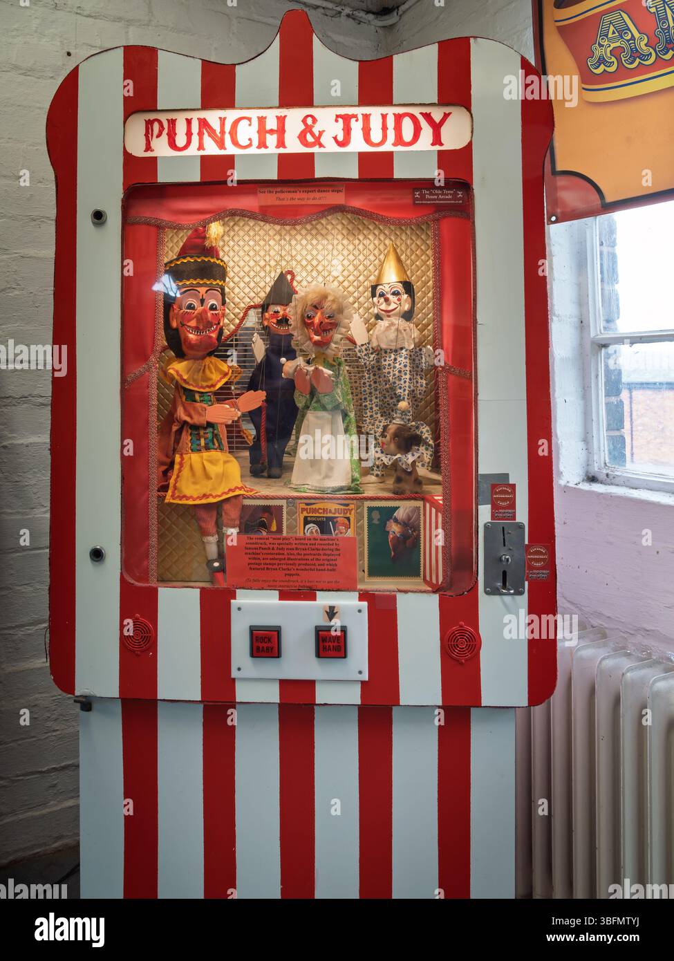Ellesmere Port, Cheshire, UK, 05-31-2025: Retro Punch and Judy arcade ...