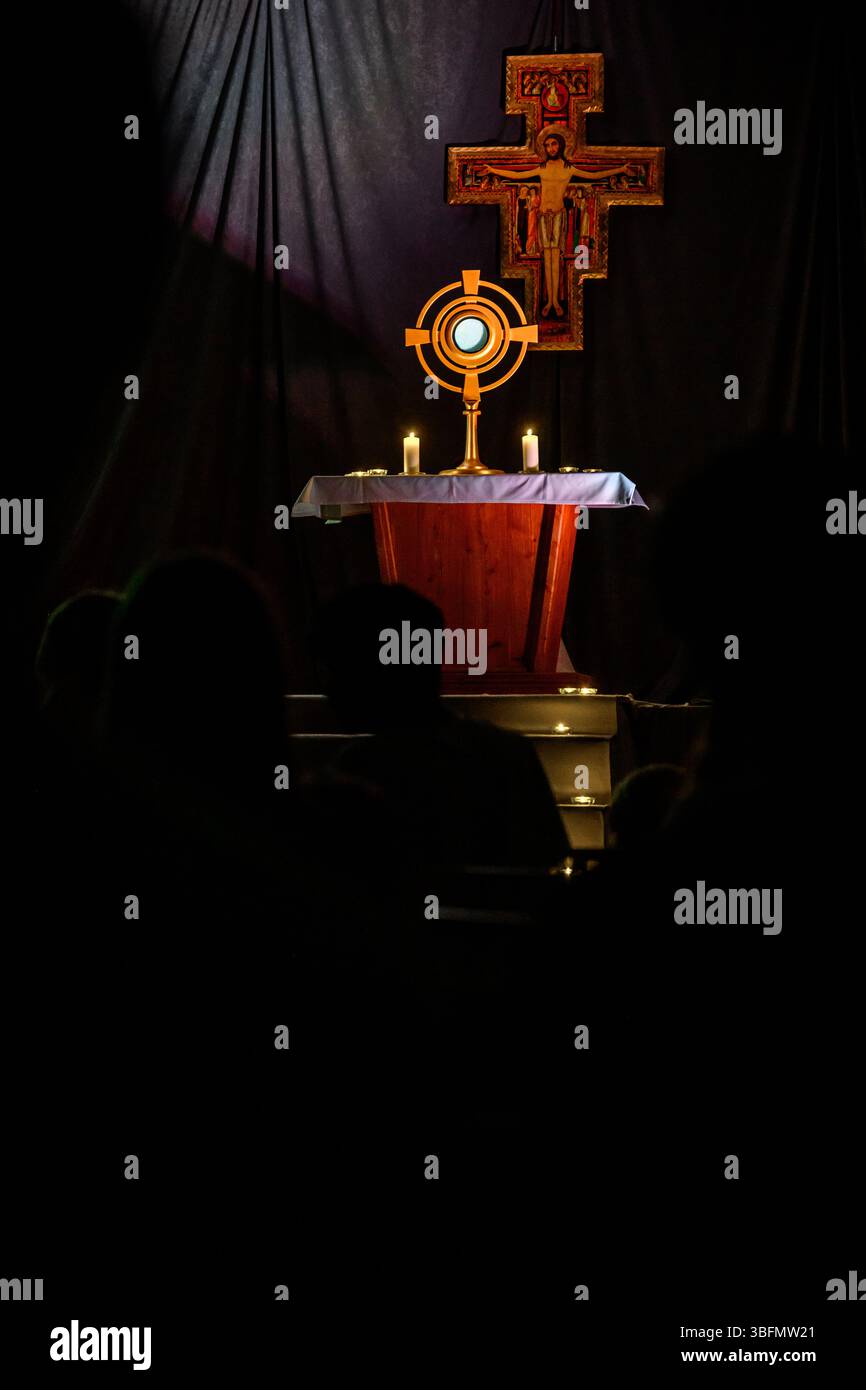 Adoration of the Blessed Sacrament during a Catholic youth event Stock ...