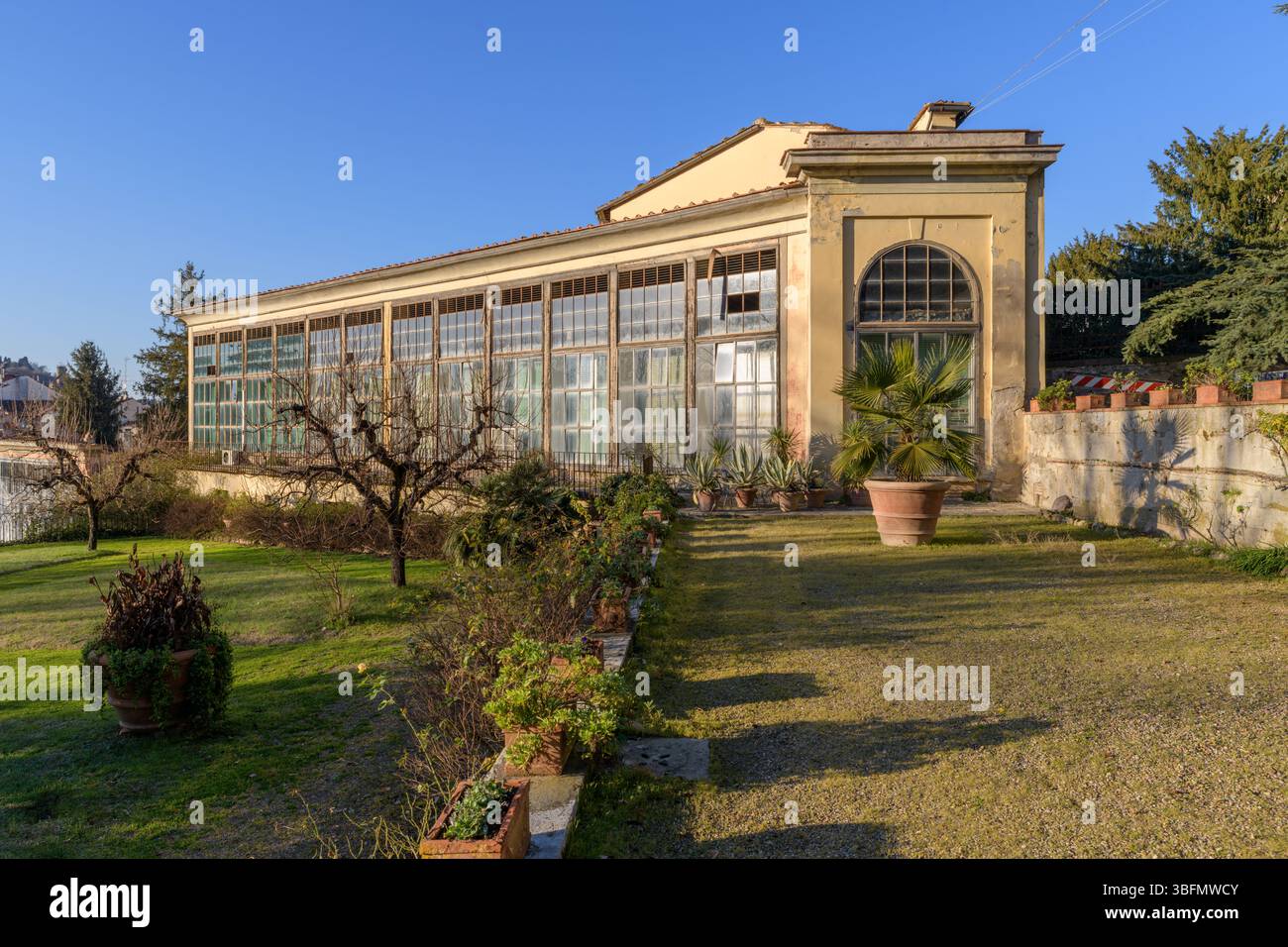 Arched greenhouse entrance hi-res stock photography and images - Alamy