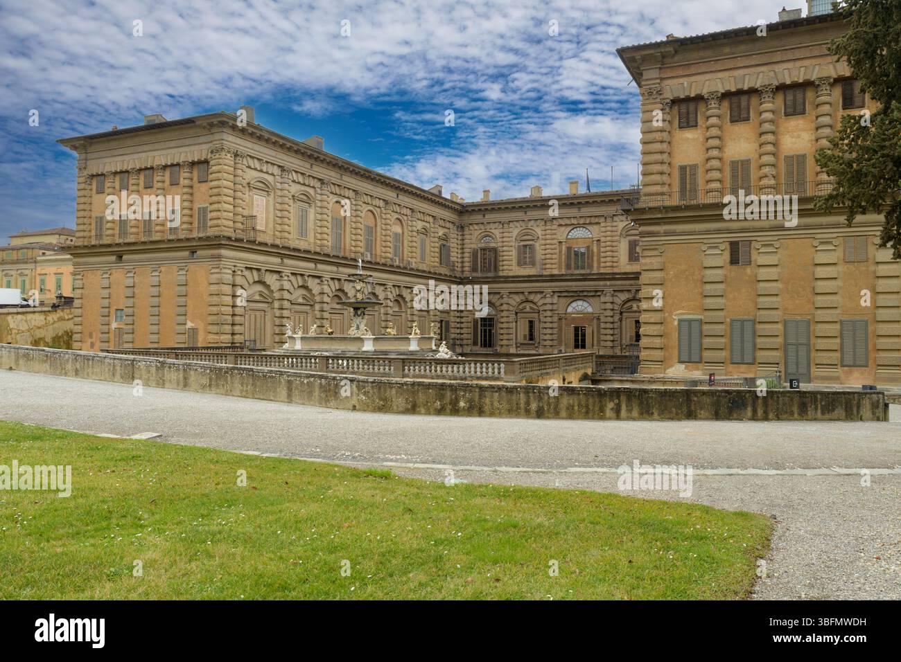South facade of Palazzo Pitti with amphitheater, obelisk, and fountain ...
