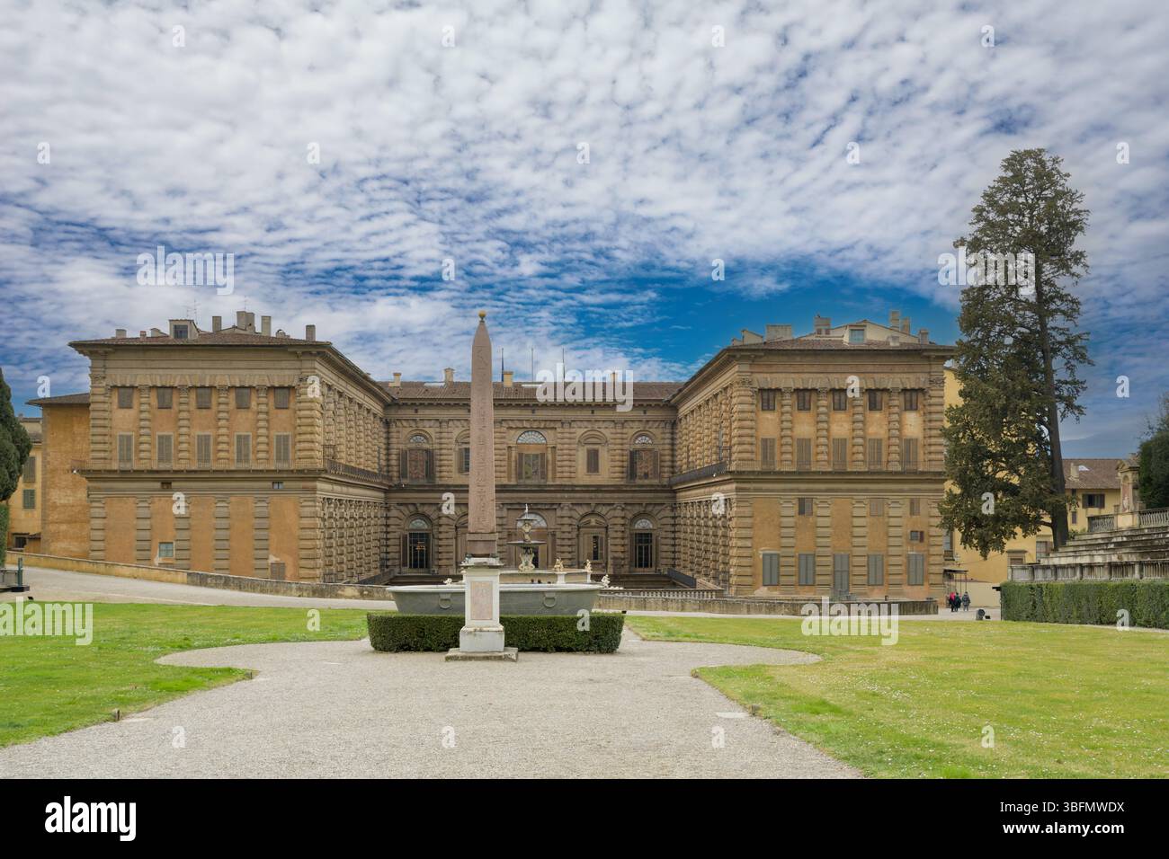 South facade of Palazzo Pitti with amphitheater, obelisk, and fountain ...