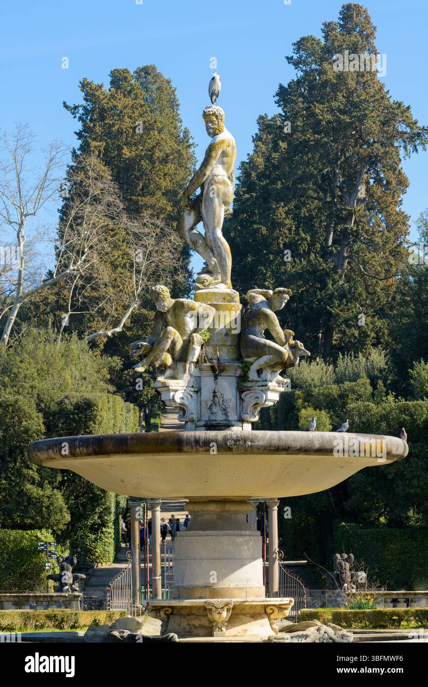Oceanus figure with tritons in Fontana dell'Oceano by Giambologna ...
