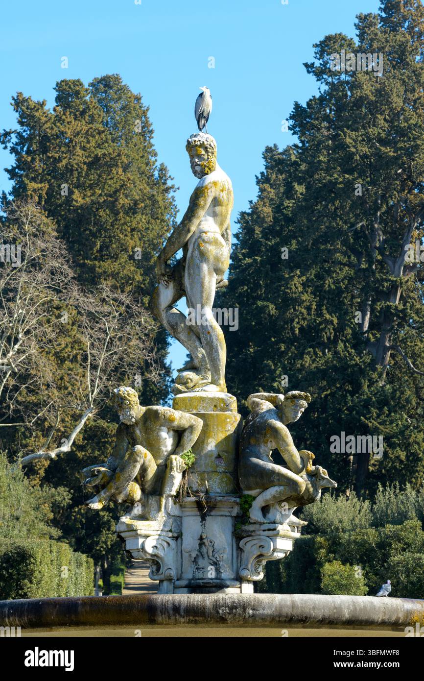Oceanus figure with tritons in Fontana dell'Oceano by Giambologna ...