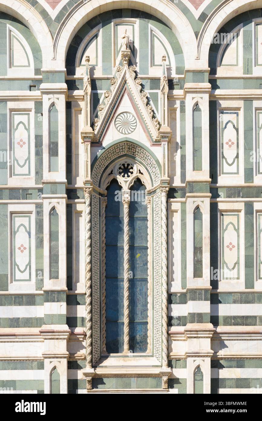 Green marble twisted columns hi-res stock photography and images - Alamy