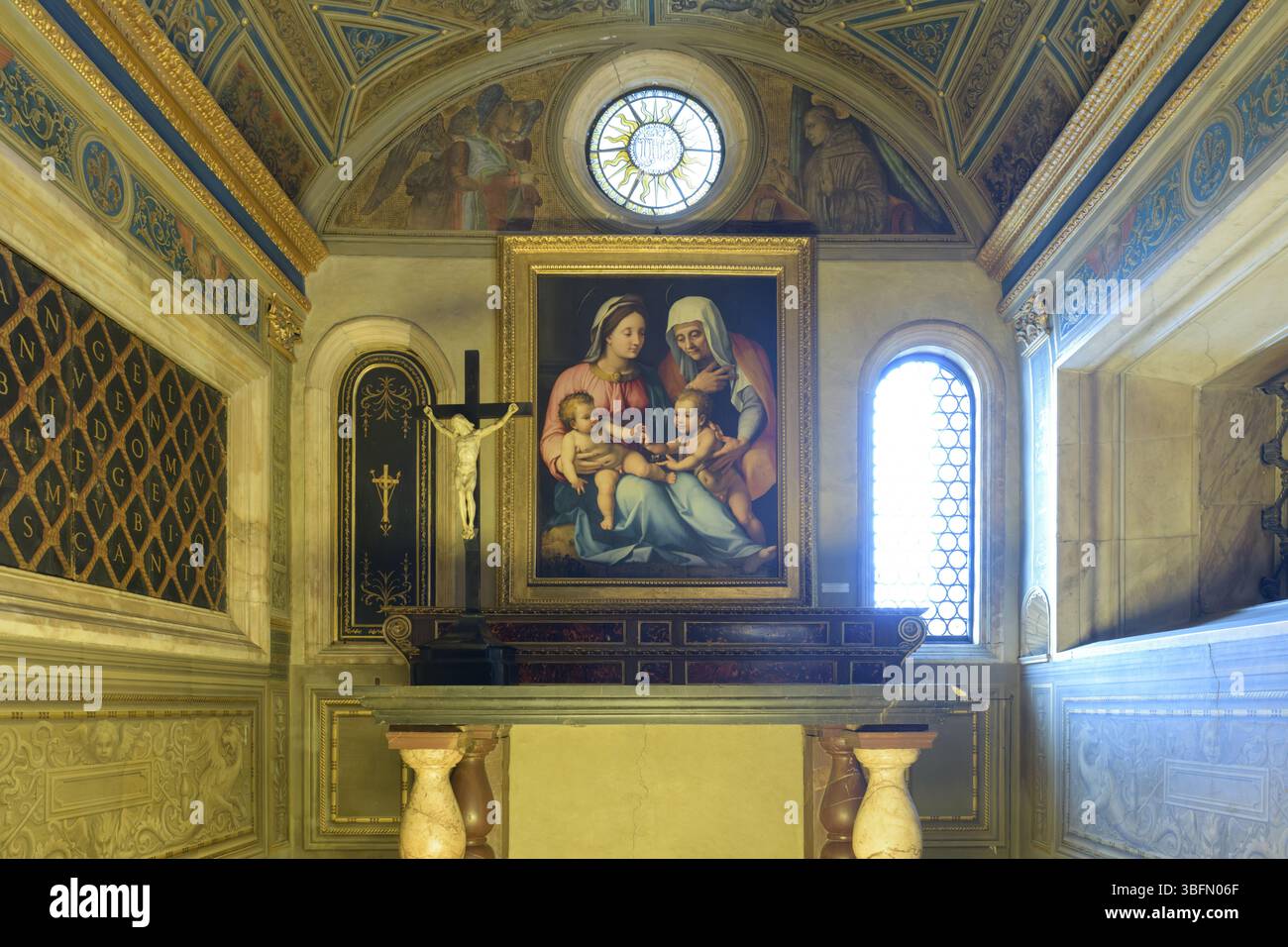 Frescoed interior of the Cappella dei Priori in Palazzo Vecchio ...