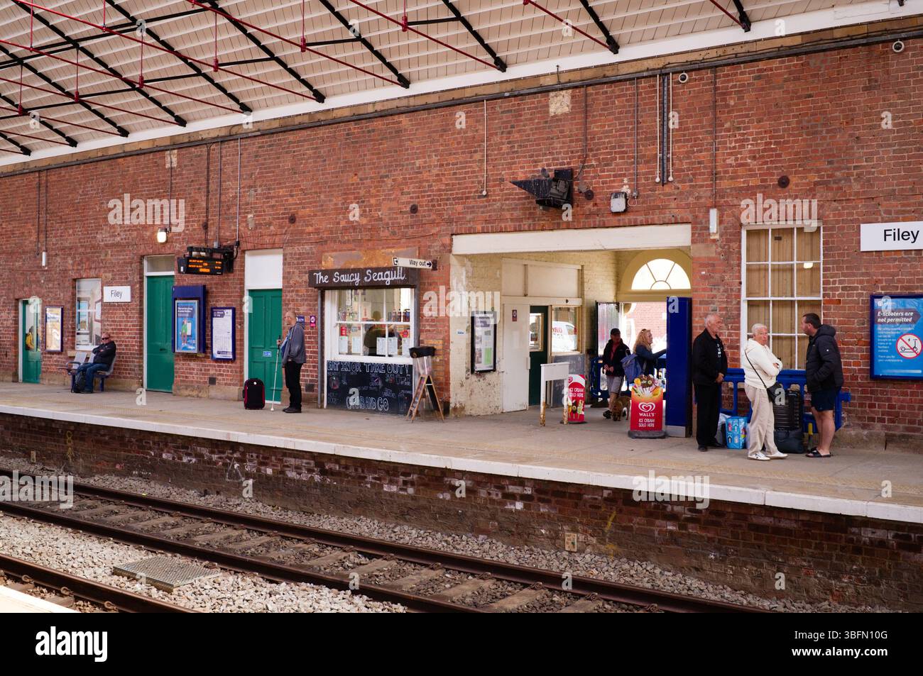 Train platform at Filey railway station Stock Photo - Alamy
