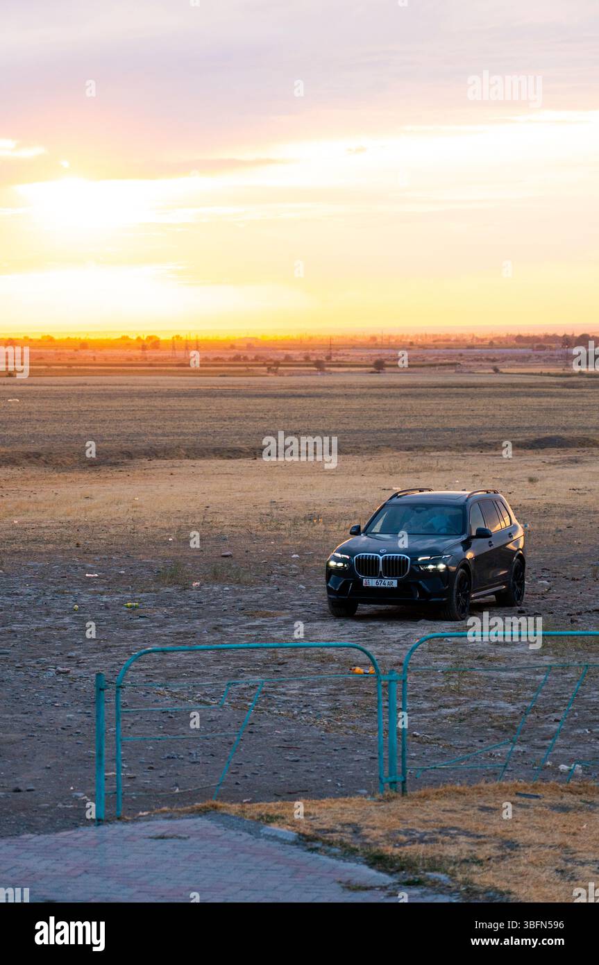 Bmw in field sunset hi-res stock photography and images - Alamy