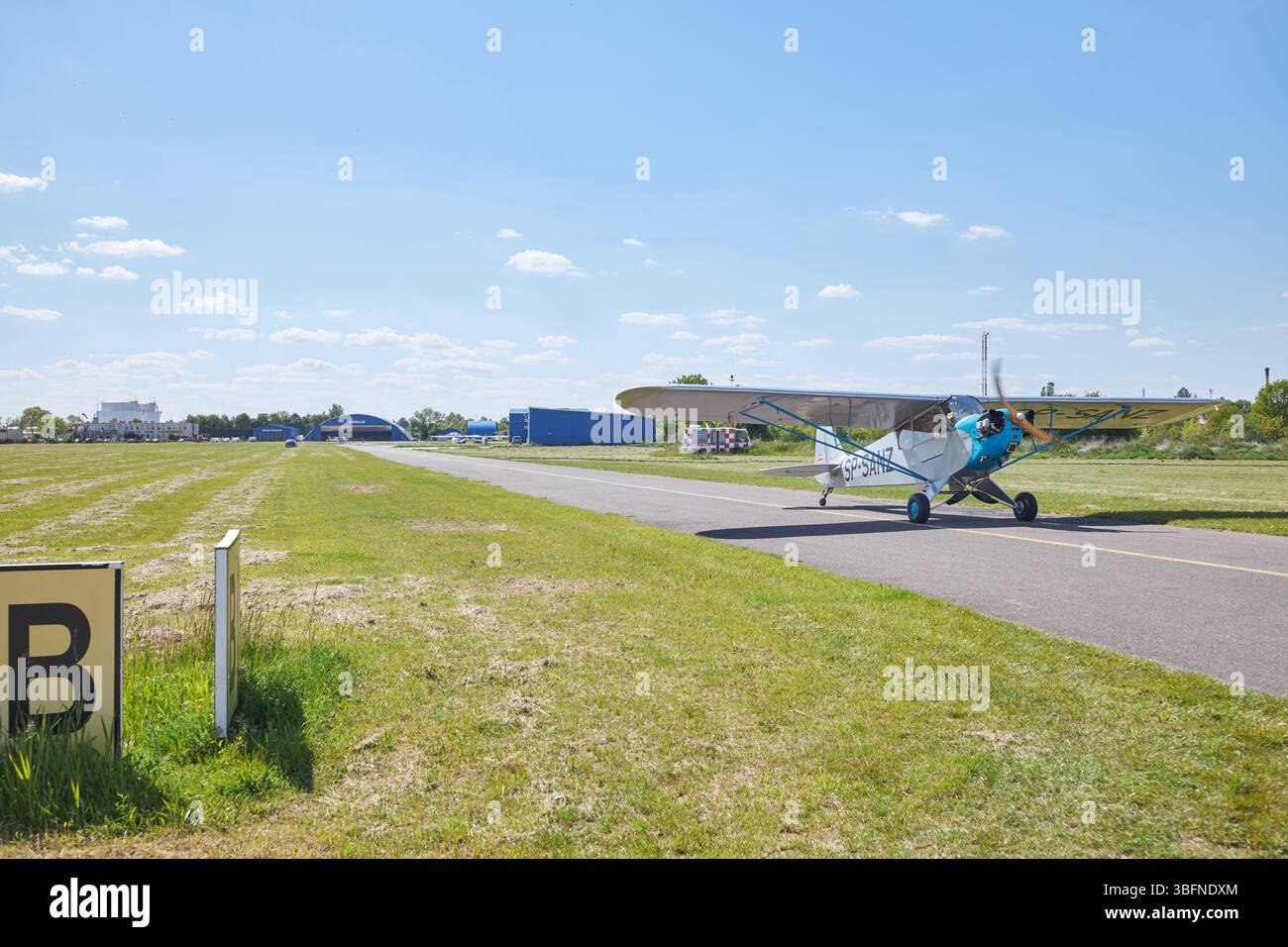 PIPER CUB after major renovation by two polish pilots during taxiing ...