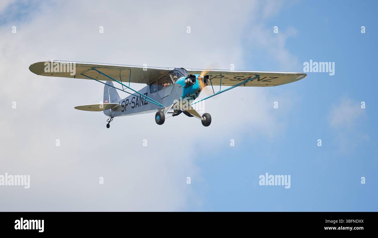 PIPER CUB after major renovation by two polish pilots during flight ...