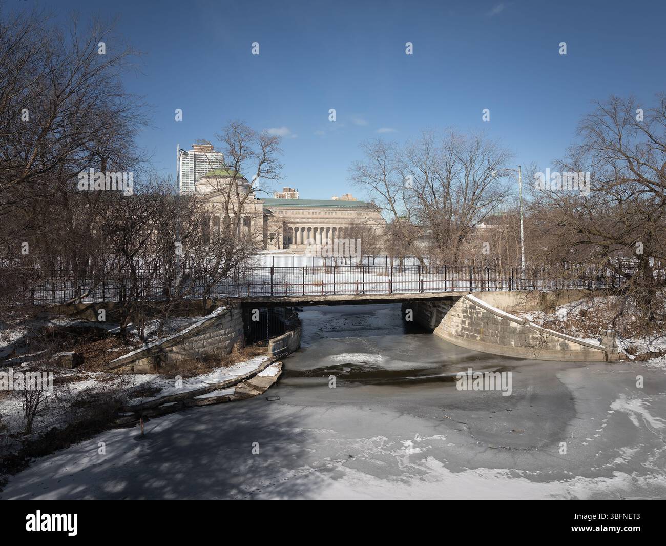 Birds eye aerial view bridge hi-res stock photography and images - Alamy