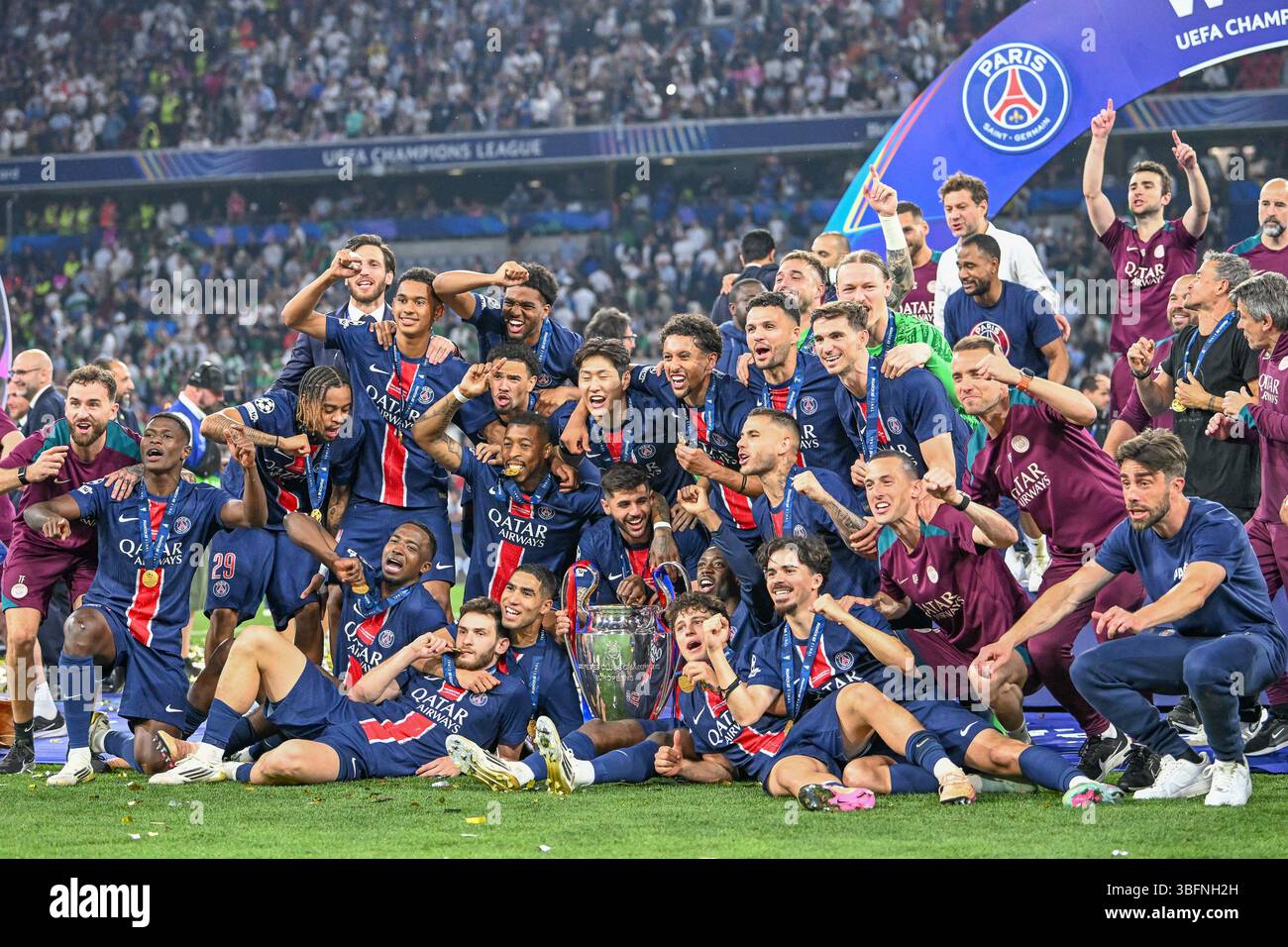 Munich, Germany. 31st, May 2025. The players of Paris Saint-Germain seen in celebration after ...