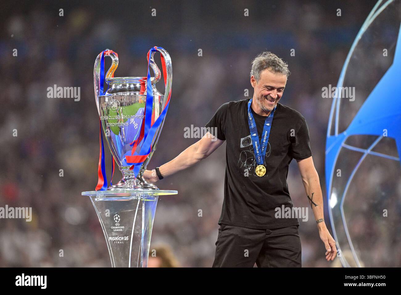 Munich, Germany. 31st, May 2025. Head coach Luis Enrique of Paris Saint ...