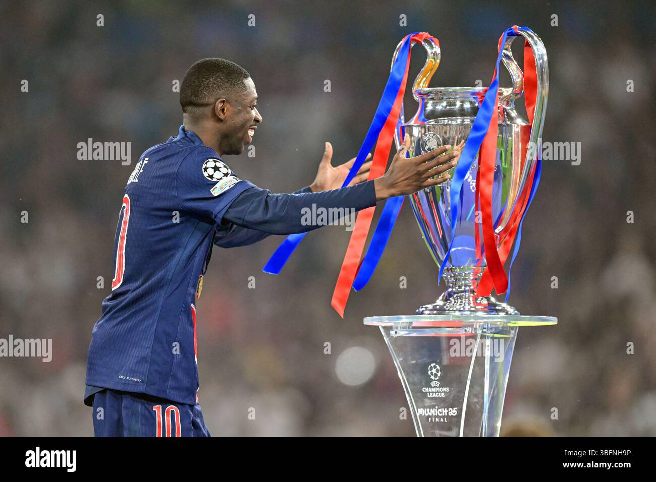 Munich, Germany. 31st, May 2025. Ousmane Dembele (10) of Paris Saint-Germain seen on the podium ...