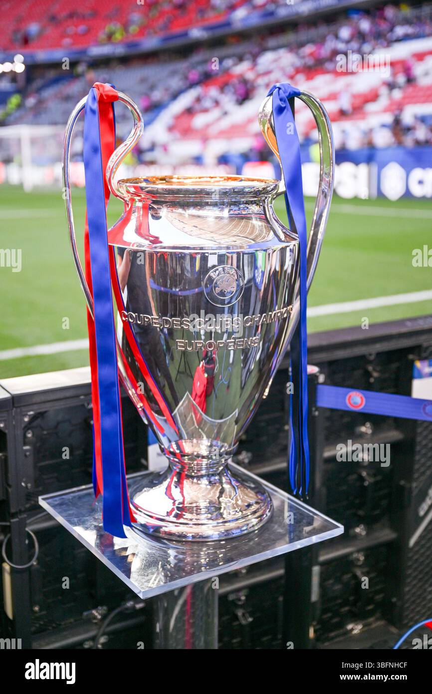 Munich, Germany. 31st, May 2025. The UCL trophy seen at the 2025 UEFA Champions League final ...