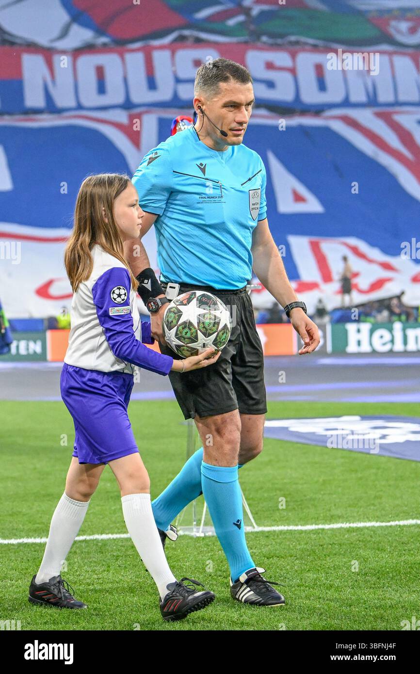 Munich, Germany. 31st, May 2025. Referee Istvan Kovacs enters the pitch for the 2025 UEFA ...