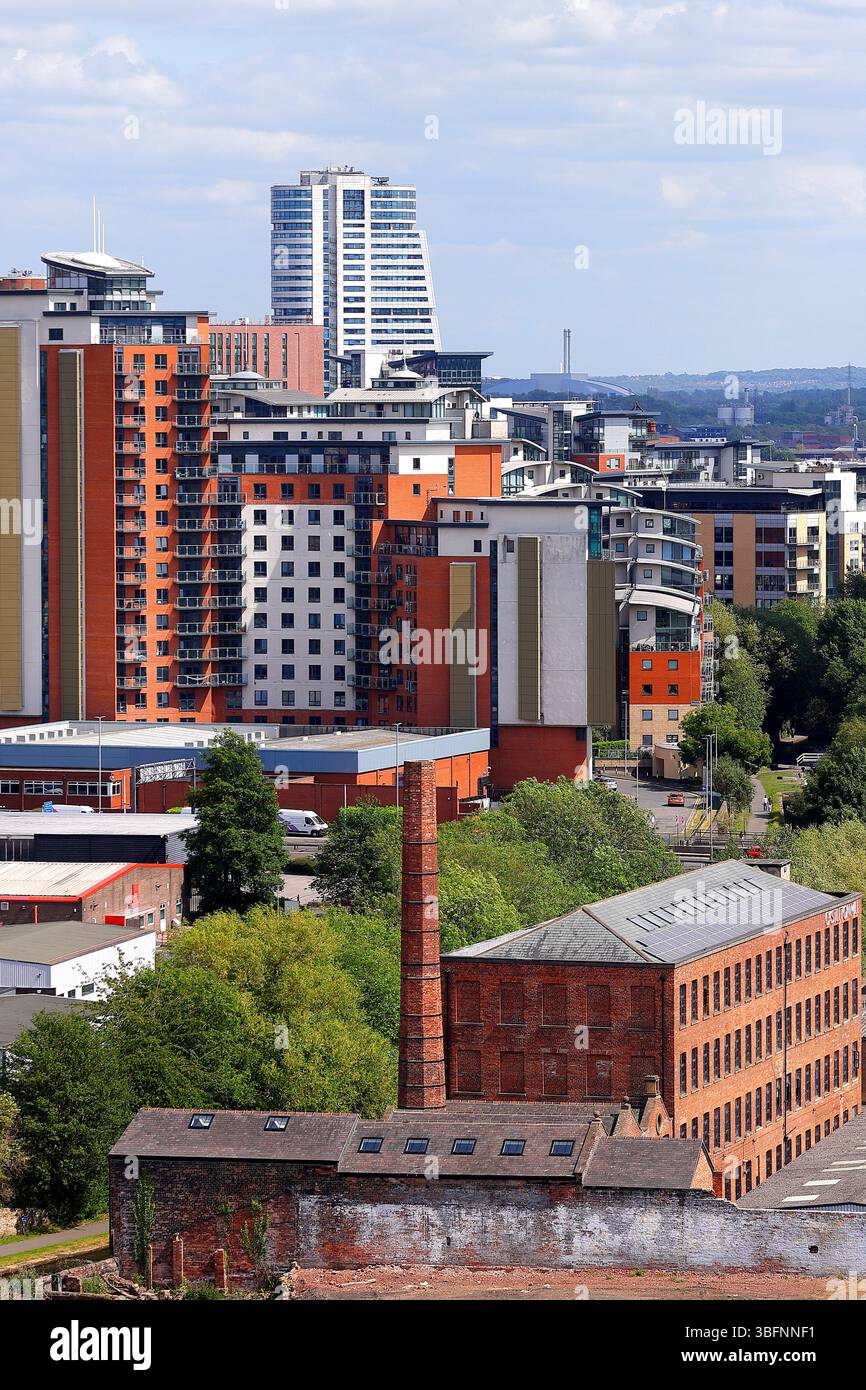 Castleton Mill & apartment tower blocks in Leeds City Centre Stock ...