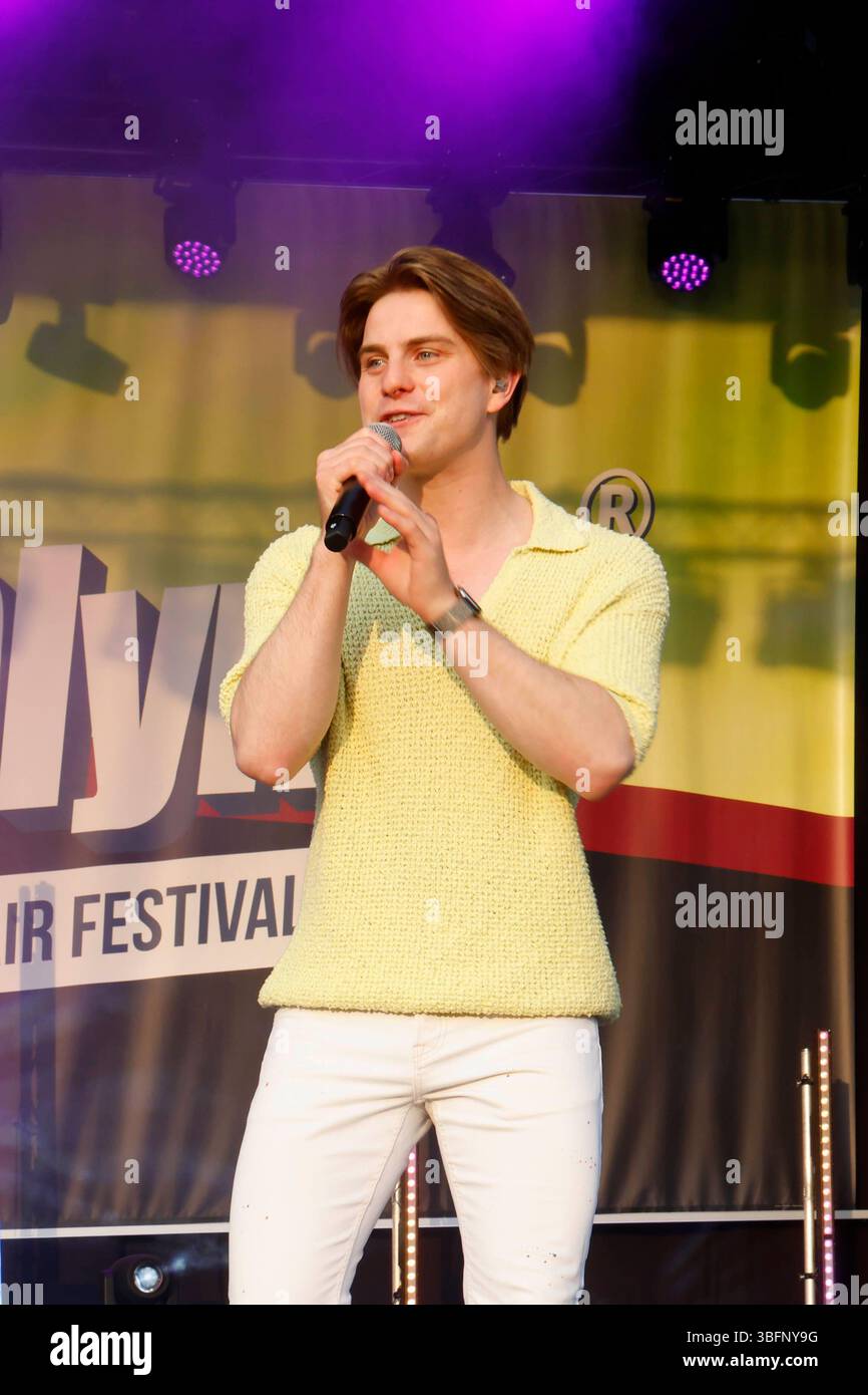 Vincent Gross beim 13. SchlagerOlymp 2025 auf dem Zentralen Festplatz ...
