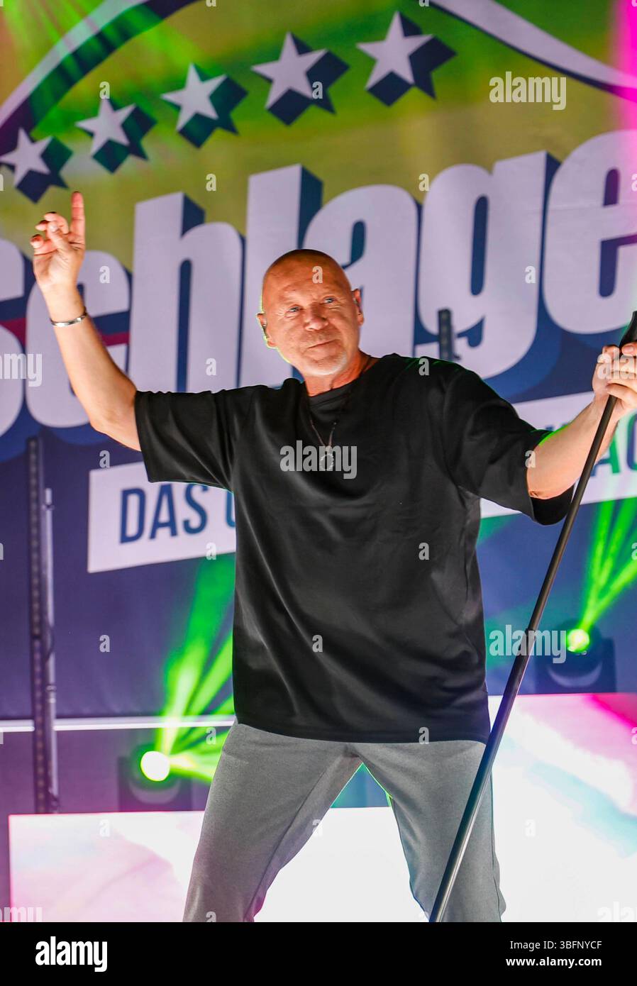 Olaf Henning beim 13. SchlagerOlymp 2025 auf dem Zentralen Festplatz in ...