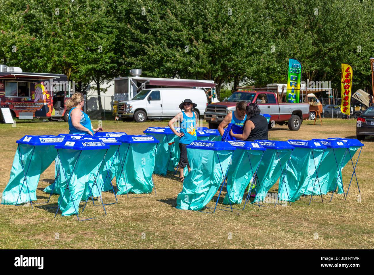 The Big Float, Portland, Oregon - July 13th 2019: Volunteers manage ...