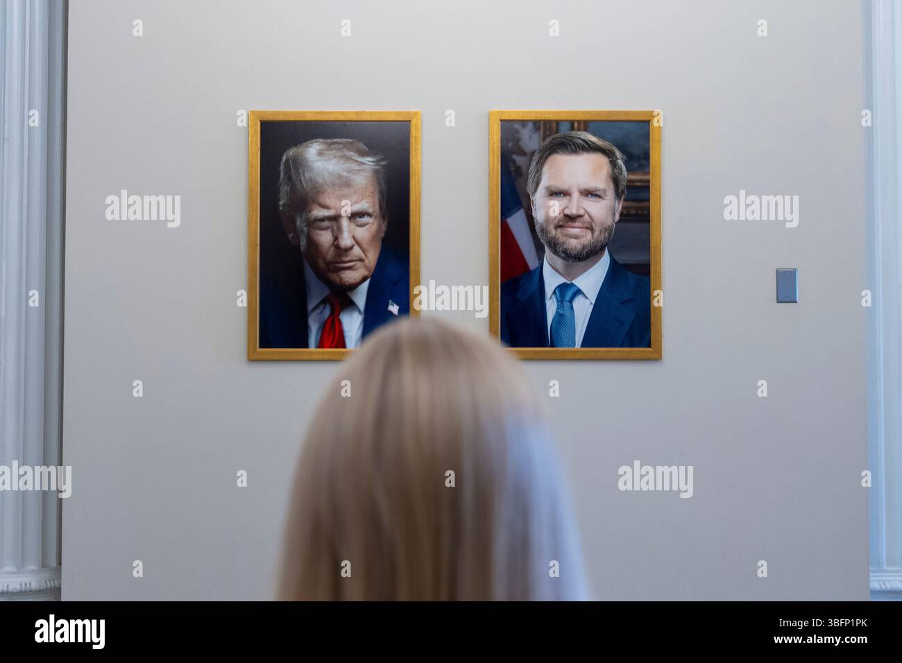 The new official portraits of President Donald Trump and Vice President ...