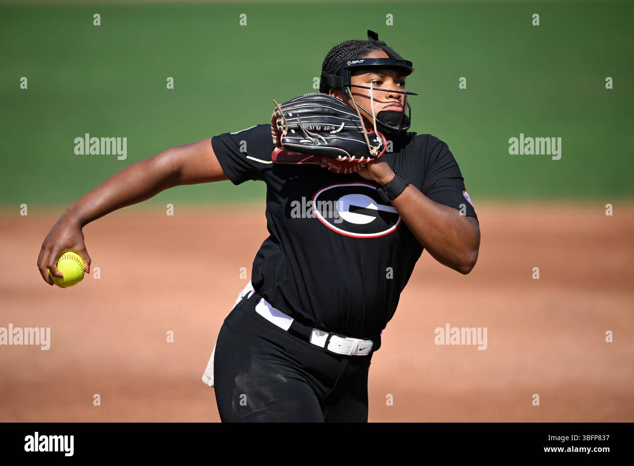 Georgia pitcher Destin Howard throws to home plate during an NCAA ...