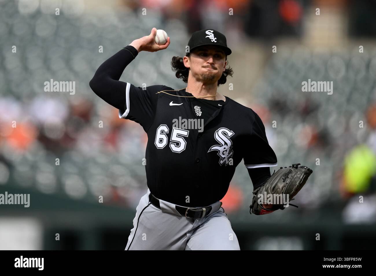 Chicago White Sox starting pitcher Davis Martin (65) in action during a ...