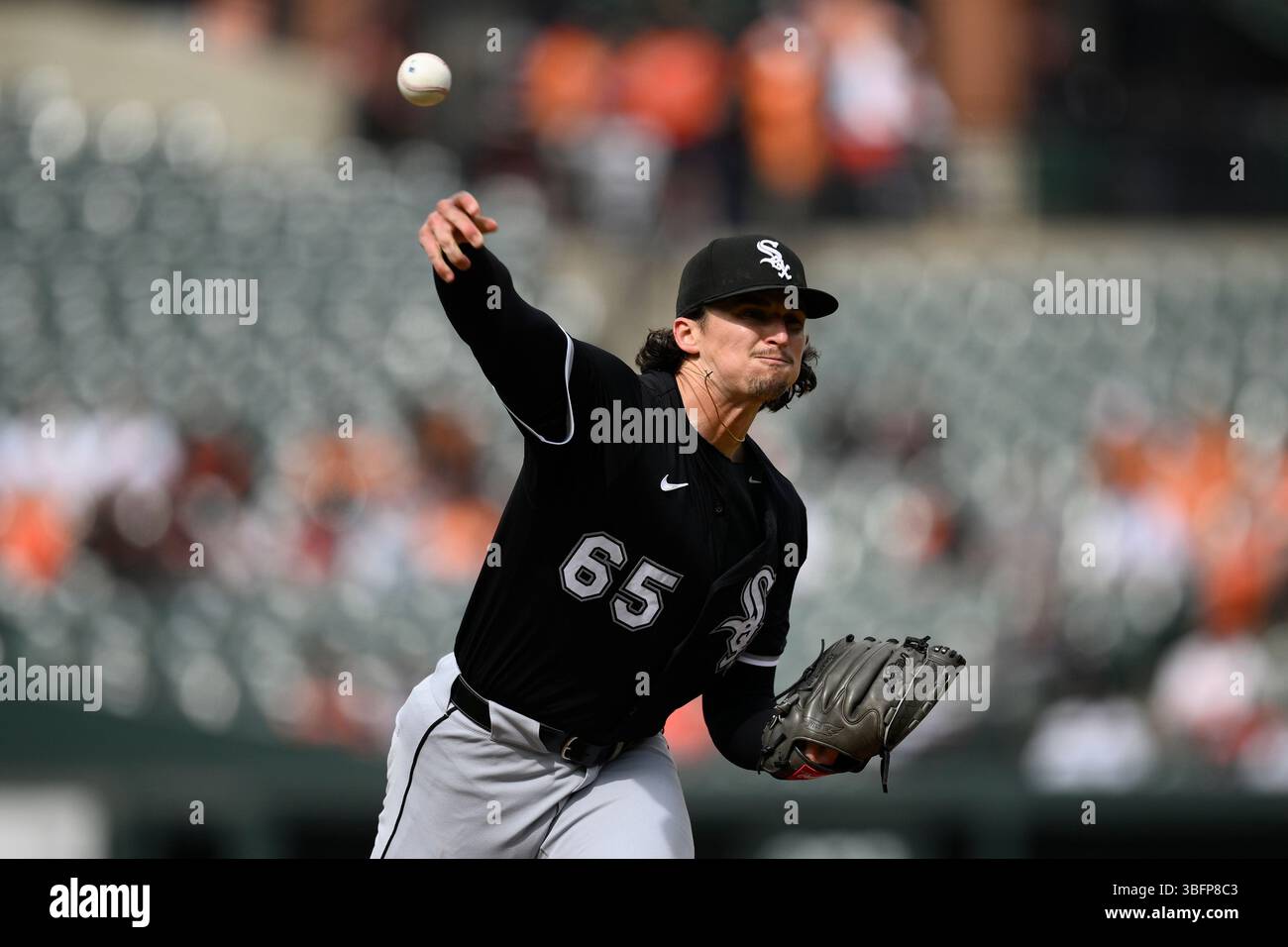 Chicago White Sox starting pitcher Davis Martin (65) in action during a ...