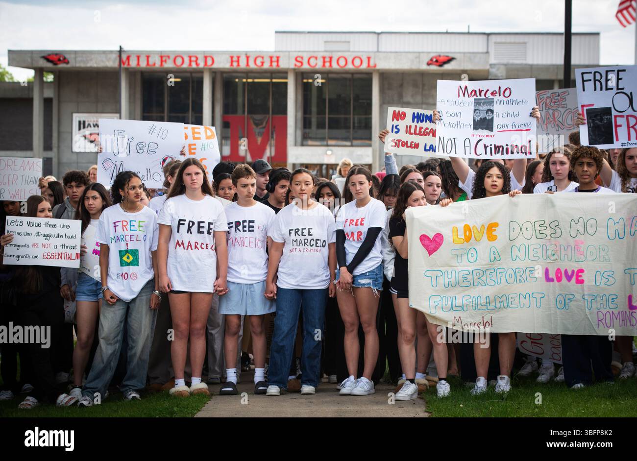 High School students protest the ICE detention of Marcelo Gomes Da ...