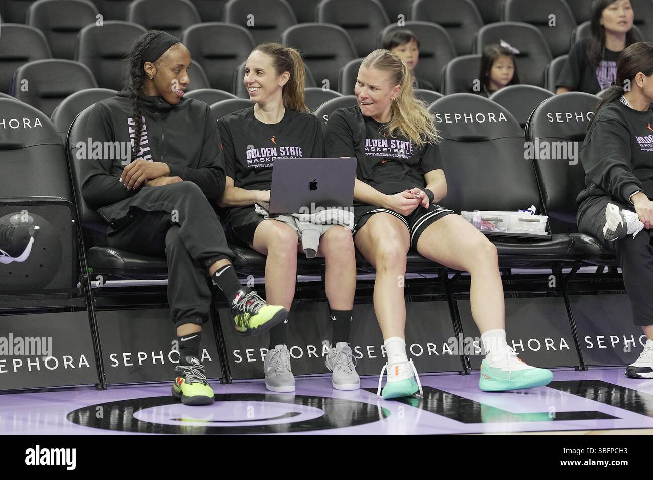 Golden State Valkyries forward Kayla Thornton (5) left, Sidney Dobner ...