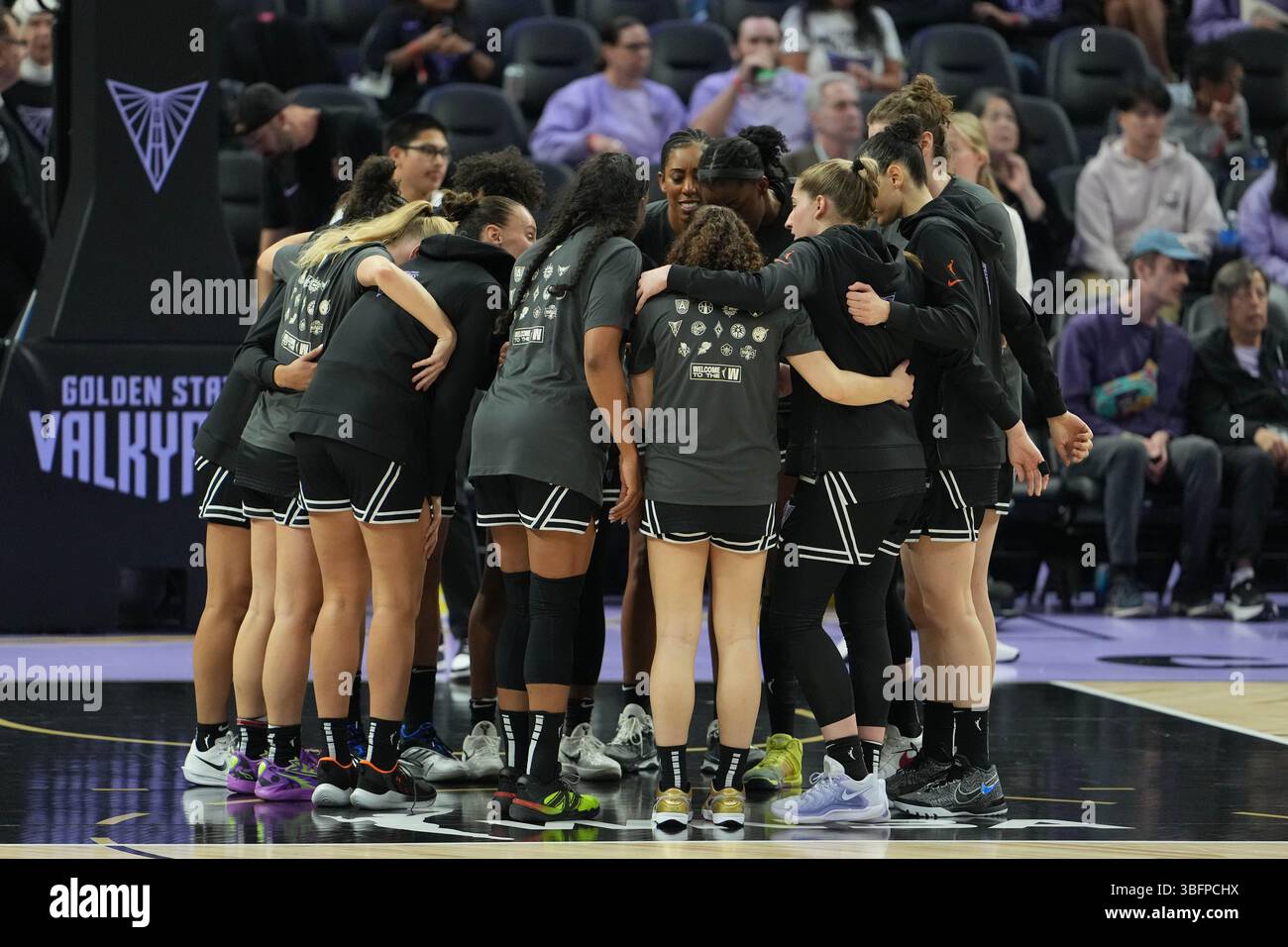 Golden state valkyries team hi-res stock photography and images - Alamy