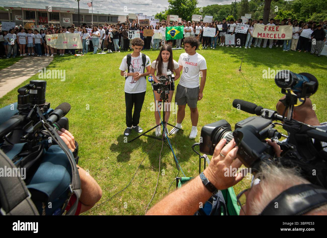 High School students protest the ICE detention of Marcelo Gomes Da ...