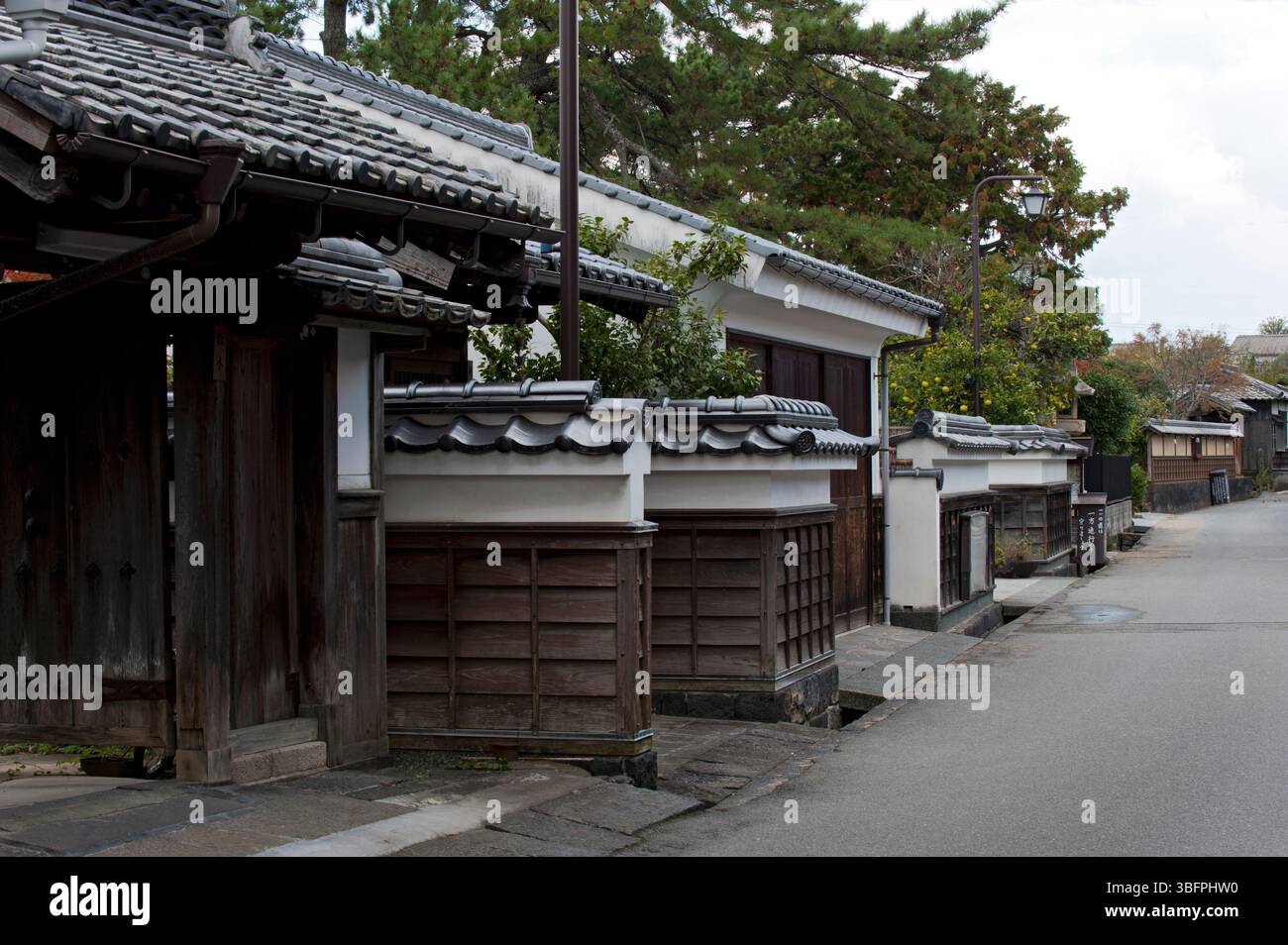 Old Edo period samurai residences along the historic Edoya Yokocho ...