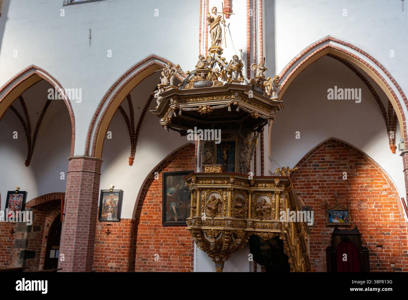 Decorated pulpit and sculptures hi-res stock photography and images - Alamy