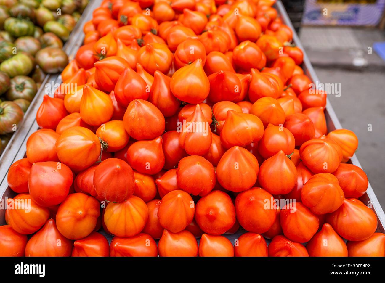 Tomatoes local market stall hi-res stock photography and images - Alamy