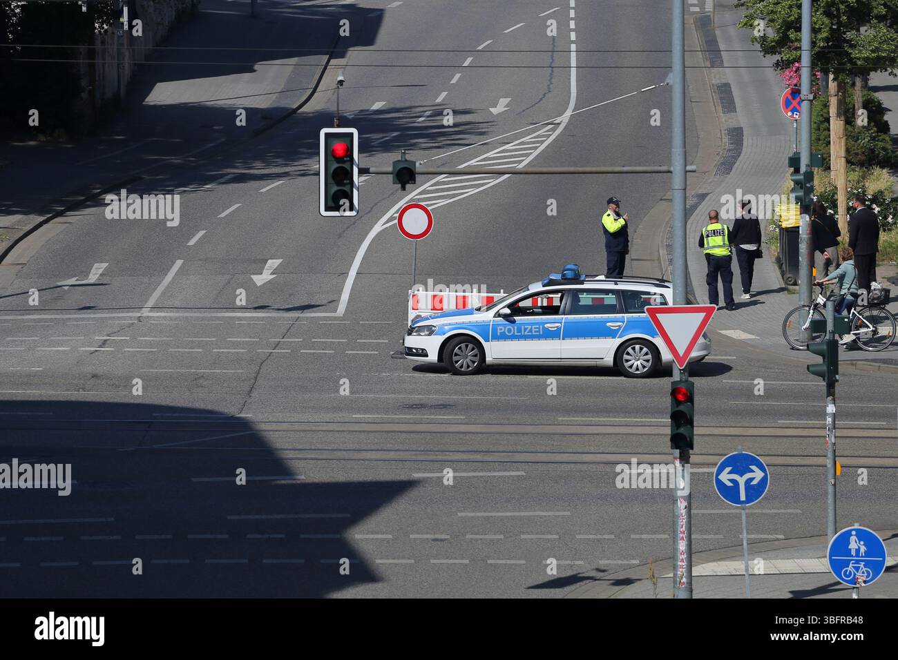 Securized zone hi-res stock photography and images - Alamy