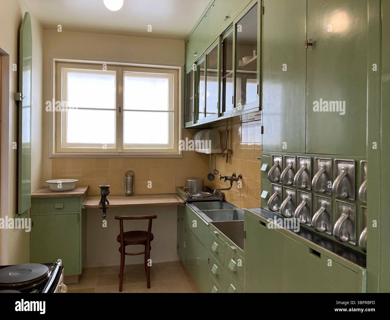 1920s kitchen hi-res stock photography and images - Alamy