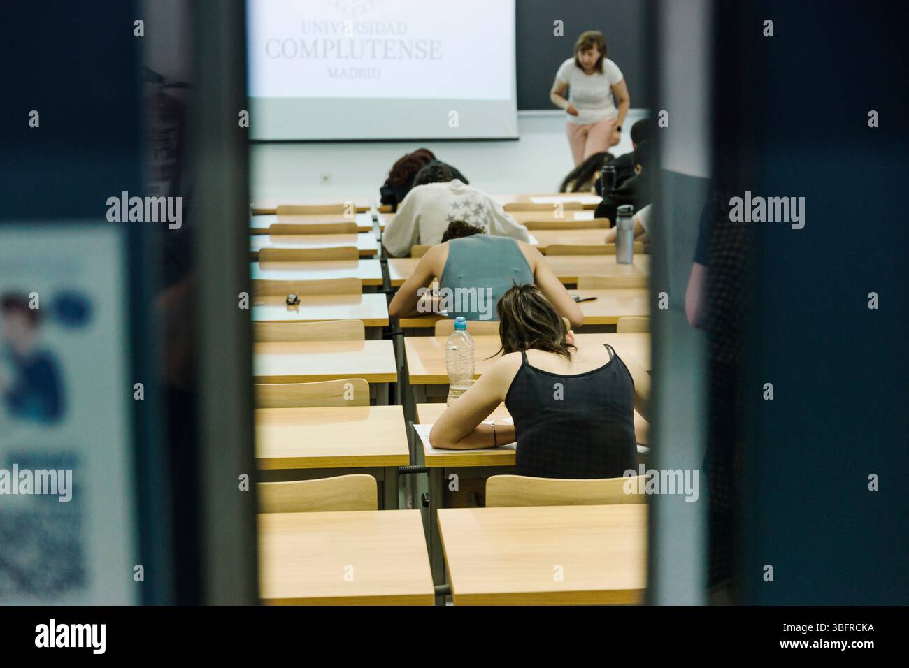 Students during the first exam of the PAU 2025, in a classroom at the ...