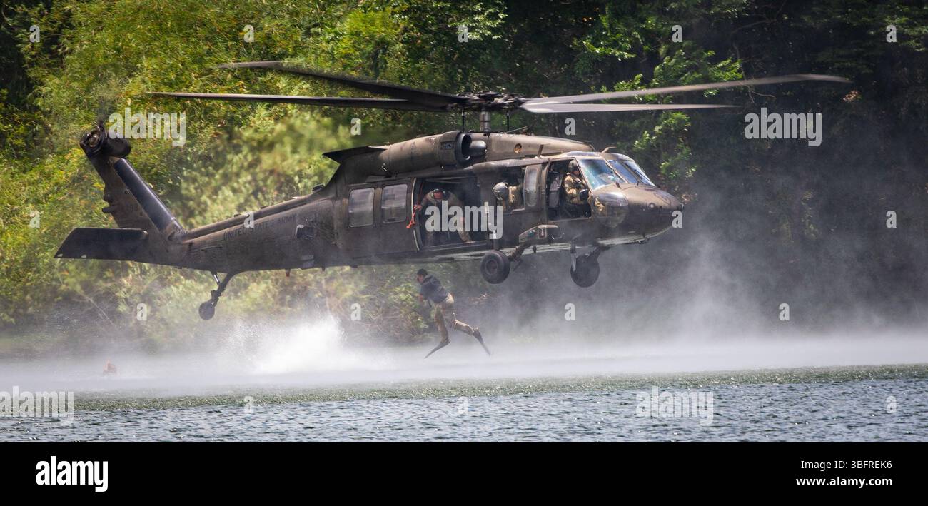 Philippine Army Soldiers from the 5th and 7th Infantry Divisions, and U ...