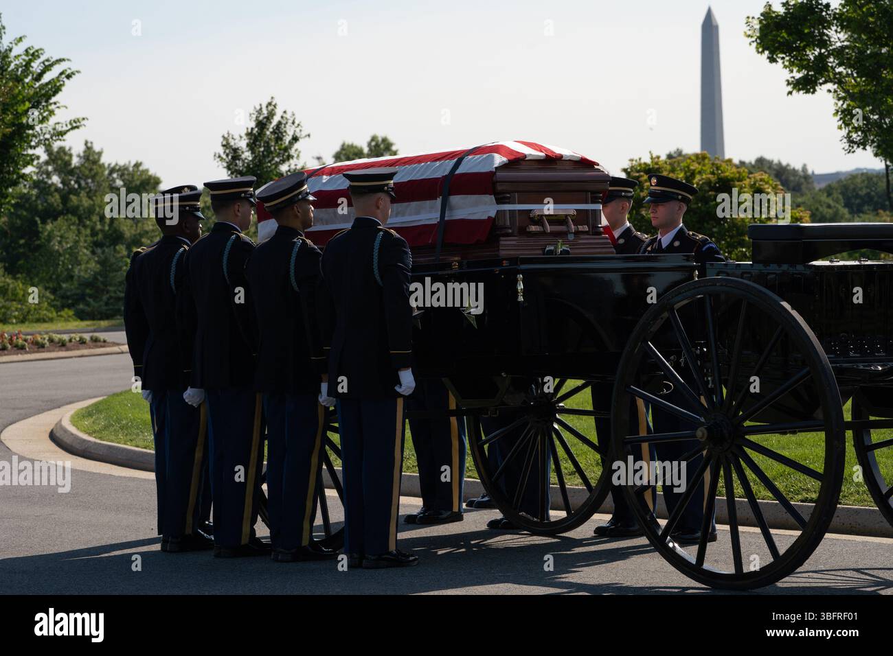 Soldiers assigned to 3d U.S. Infantry Regiment (The Old Guard ...