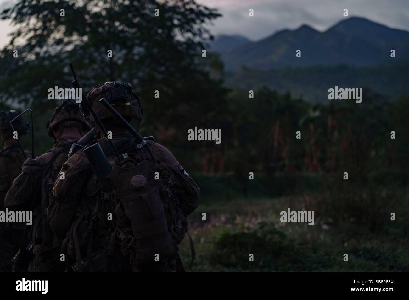 U.S. Army Soldiers assigned to Comanche company, 2nd Squadron, 14th ...