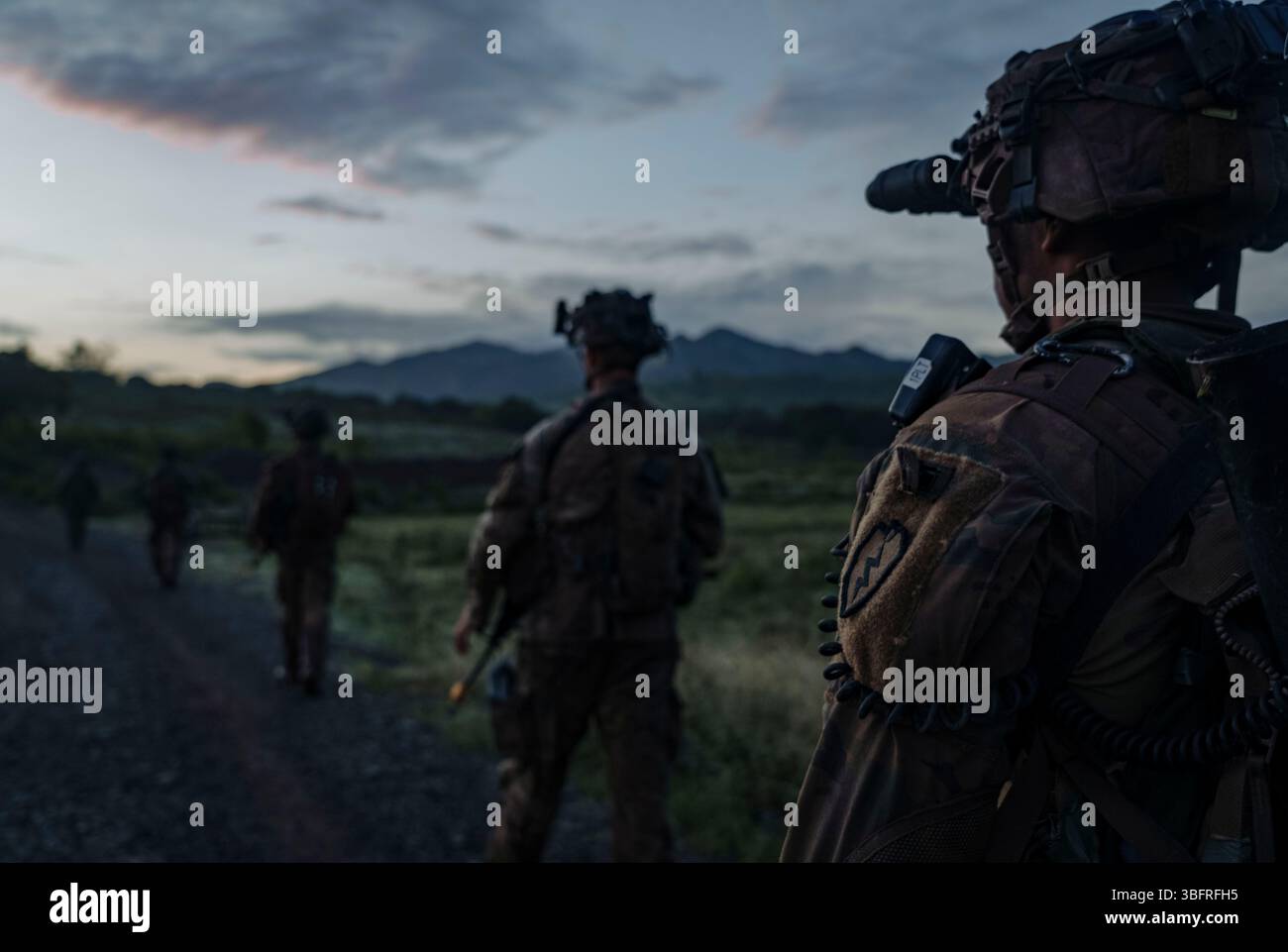 U.S. Army Soldiers assigned to Comanche company, 2nd Squadron, 14th ...