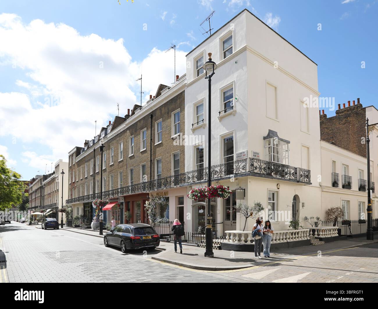 Elizabeth street belgravia shops hi-res stock photography and images ...
