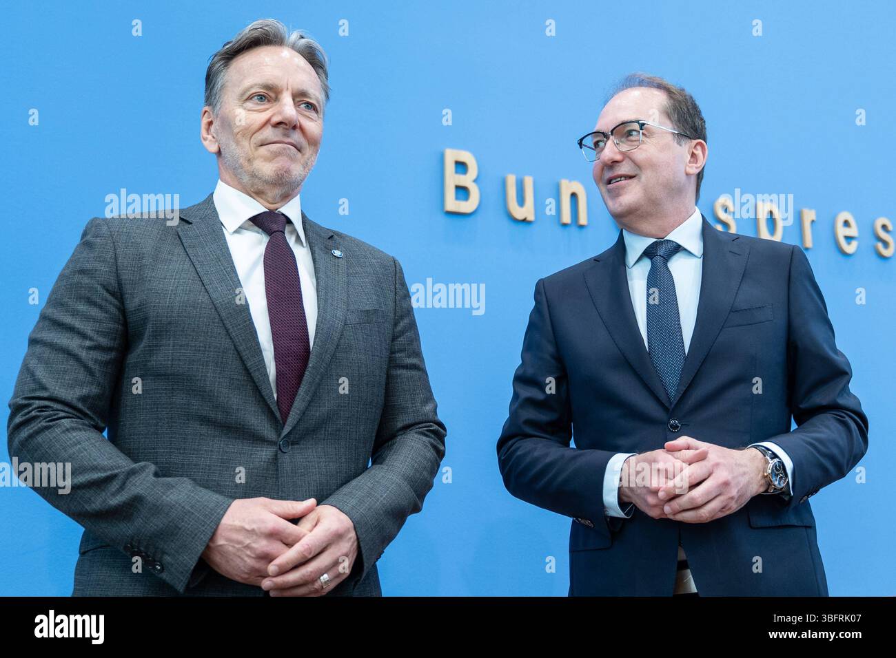 Bundespressekonferenz in Berlin Vorstellung BKA-Bundeslagebilds ...