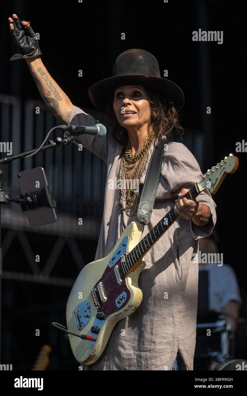 Linda Perry of 4 Non Blondes performs on Day 2 of BottleRock Napa ...