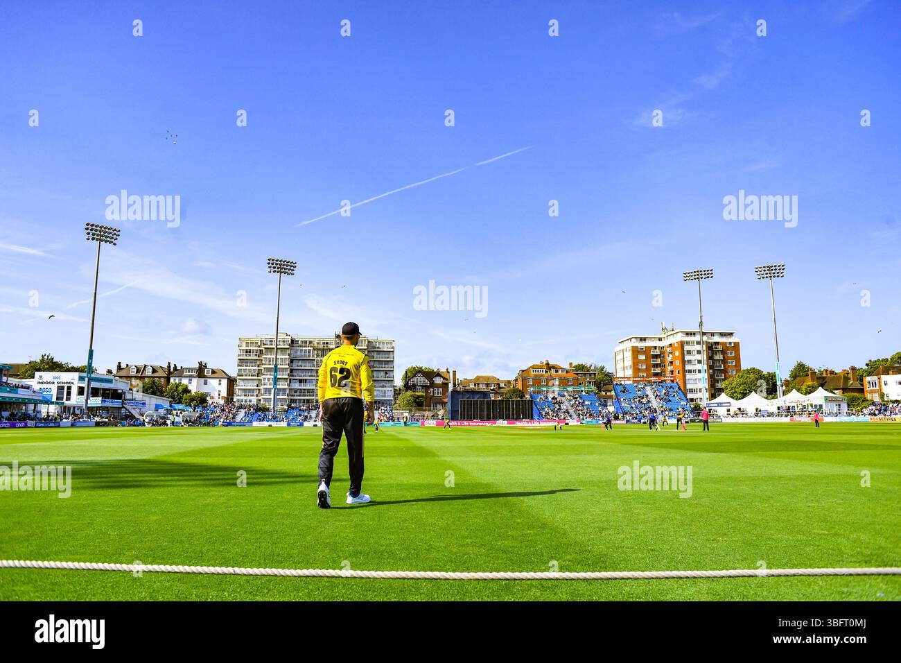 Cricket fielding positions hi-res stock photography and images - Alamy
