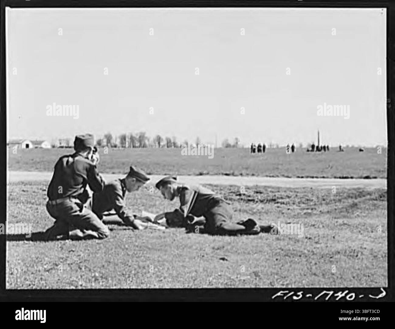 A map reading class at Fort Benjamin Harrison teaches chaplains to ...