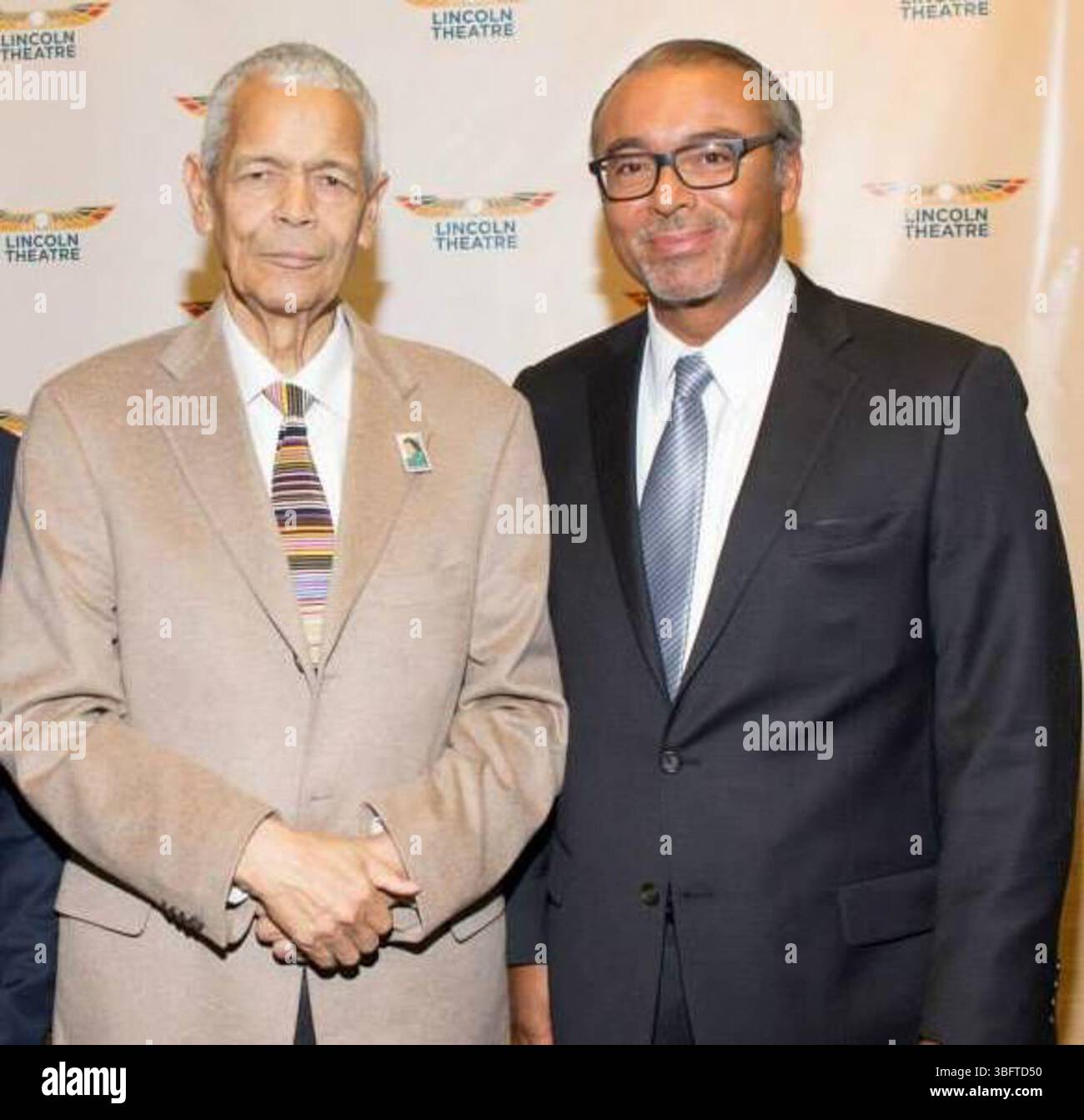 Columbus Mayor Michael Coleman poses with civil rights leader Julian ...