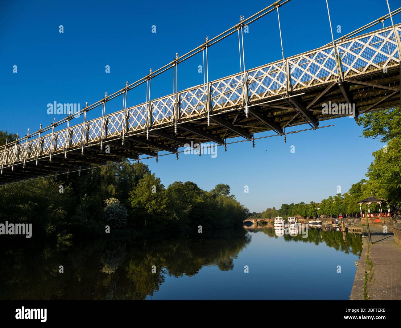 Queens Park Bridge, Footbridge, River Dee, Chester, Cheshire, England ...