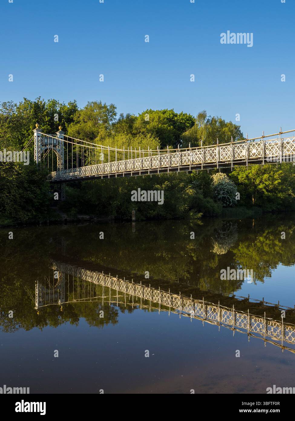 Queens Park Bridge, Footbridge, River Dee, Chester, Cheshire, England ...