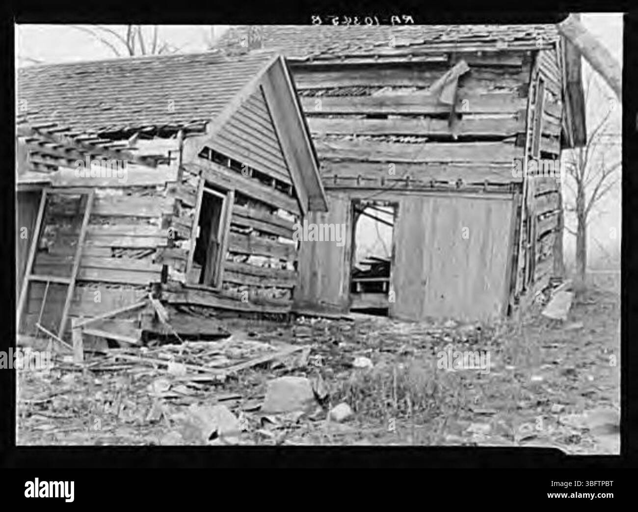 This image depicts a log cabin farmhouse on Mackey Ferry Road after ...